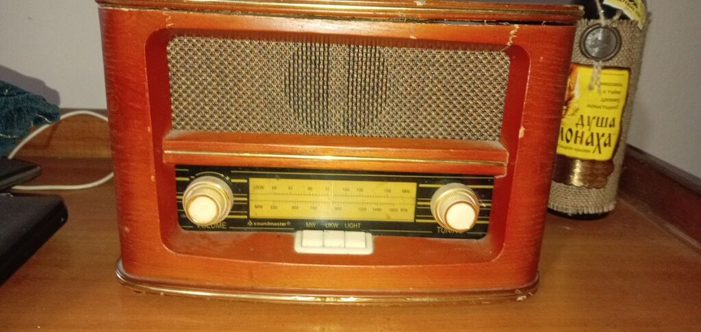 Antikvitet Soundmaster NR-945 retro radio - Klasičan drveni dizajn sa