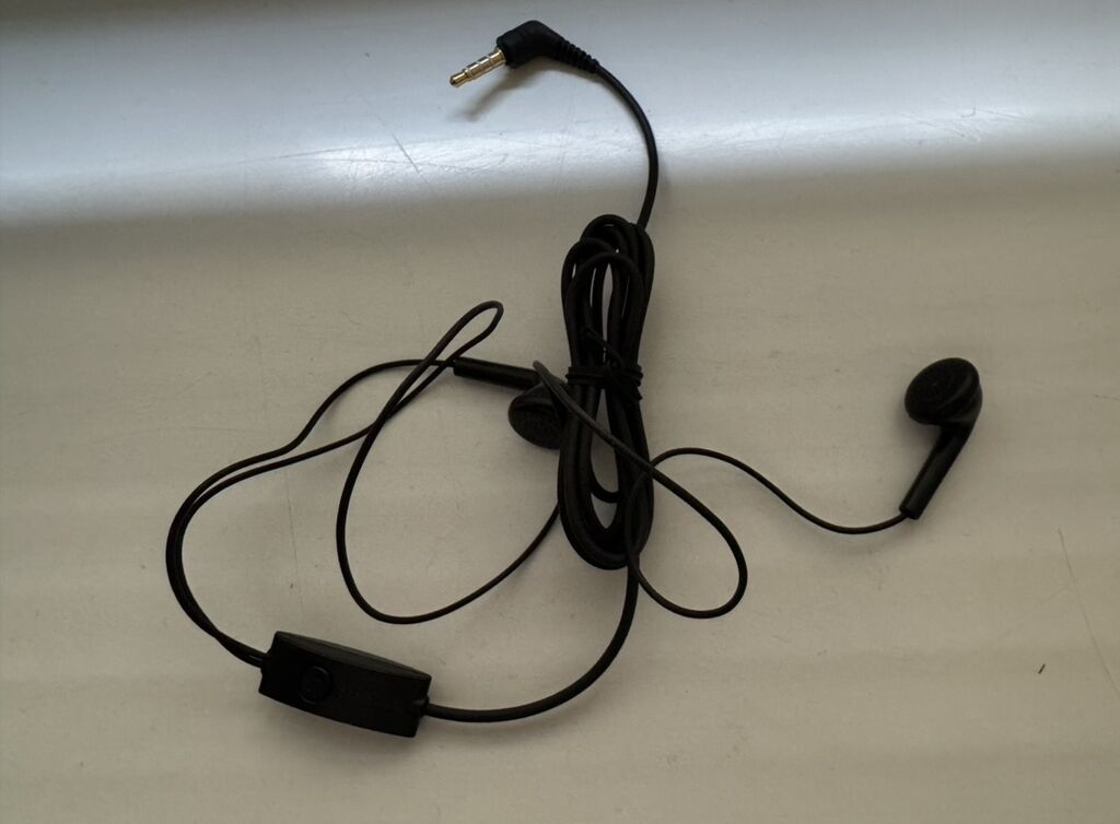 Žičane slušalice sa mikrofonom (earbud tip) - 3,5 mm stereo