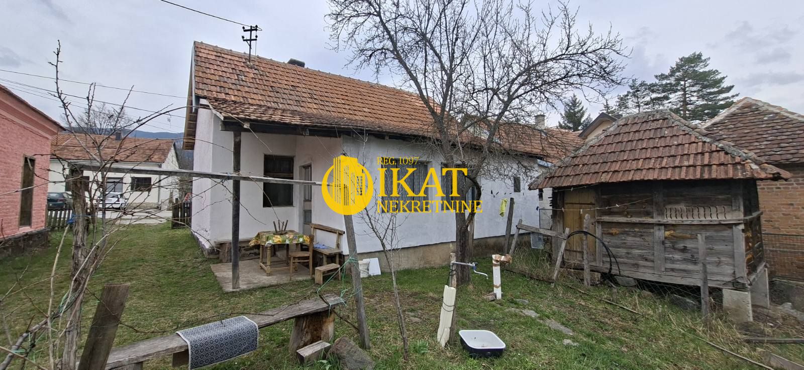 Kosjerić, Ražana, domaćinstvo, dve kuće sa placom ID#5046
27.000 €