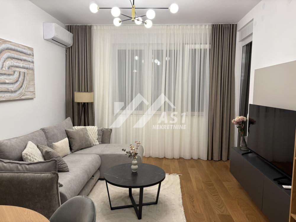 IZDAJE SE DVOSOBAN LUX STAN NA GRBAVICI ID#6502
590 €