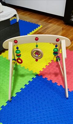 Drvena igračka za bebe (baby gym)