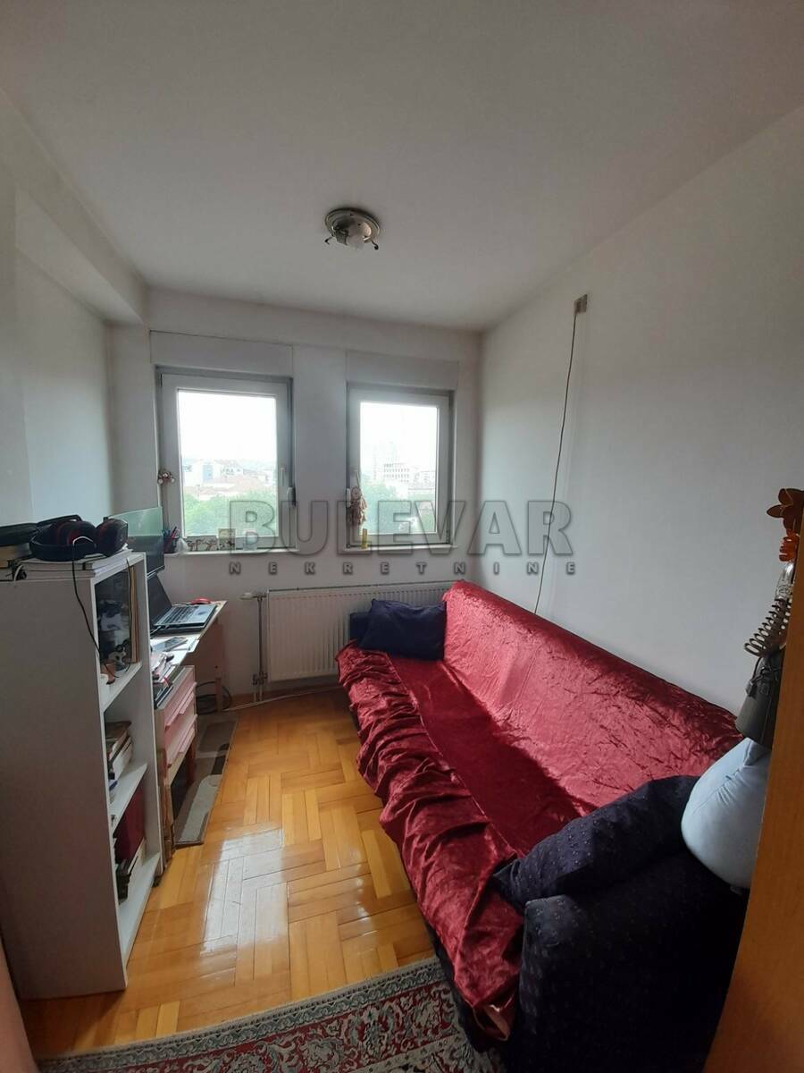Garsonjera, Niš - Crveni pevac | Izdavanje · 22m² · 250€
