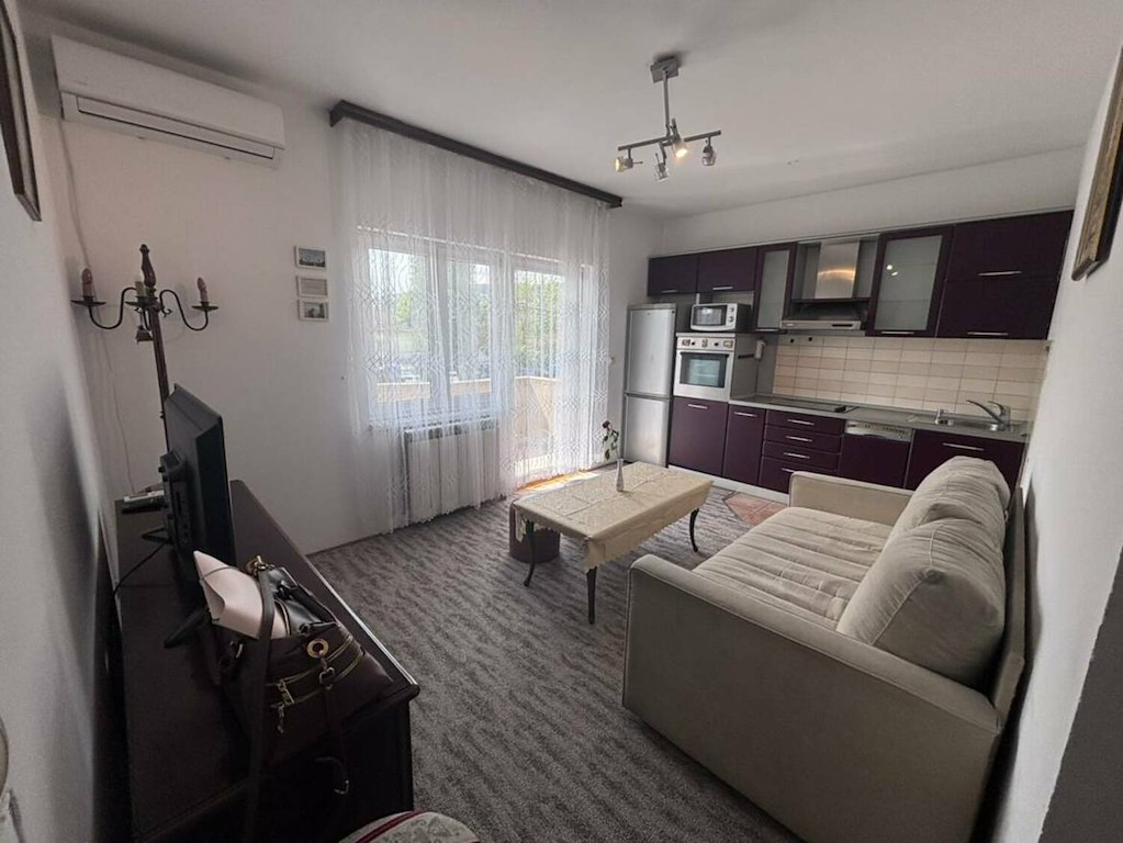 Trosoban stan, Beograd - Karaburma | Izdavanje · 50m² · 450€