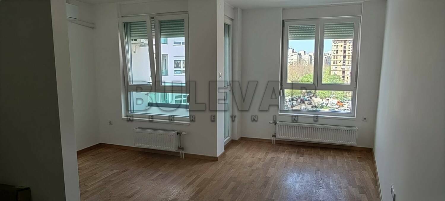 Jednosoban stan, Niš - Bulevar Nemanjića | Izdavanje · 33m² · 300€