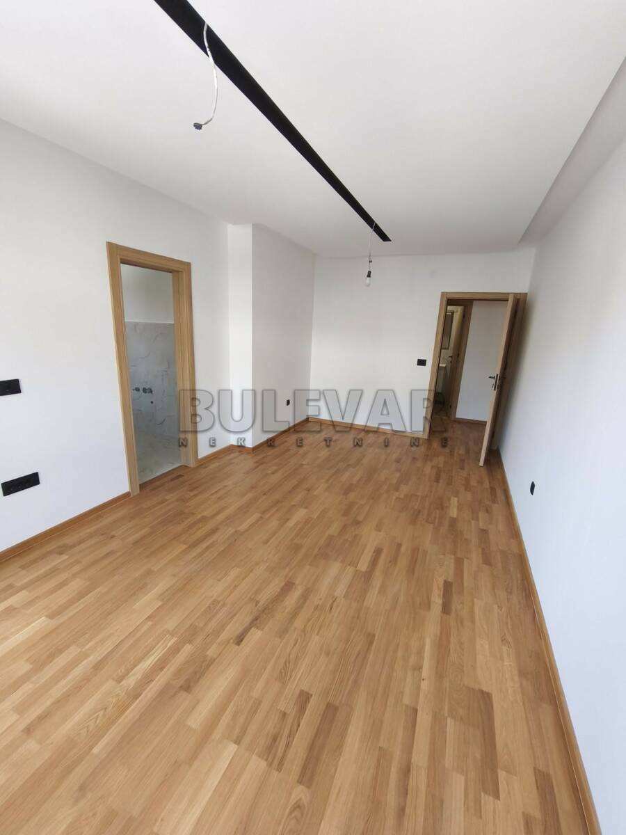 Poslovni prostor / Lokal, Niš - Crveni pevac | Izdavanje · 66m² · 450€