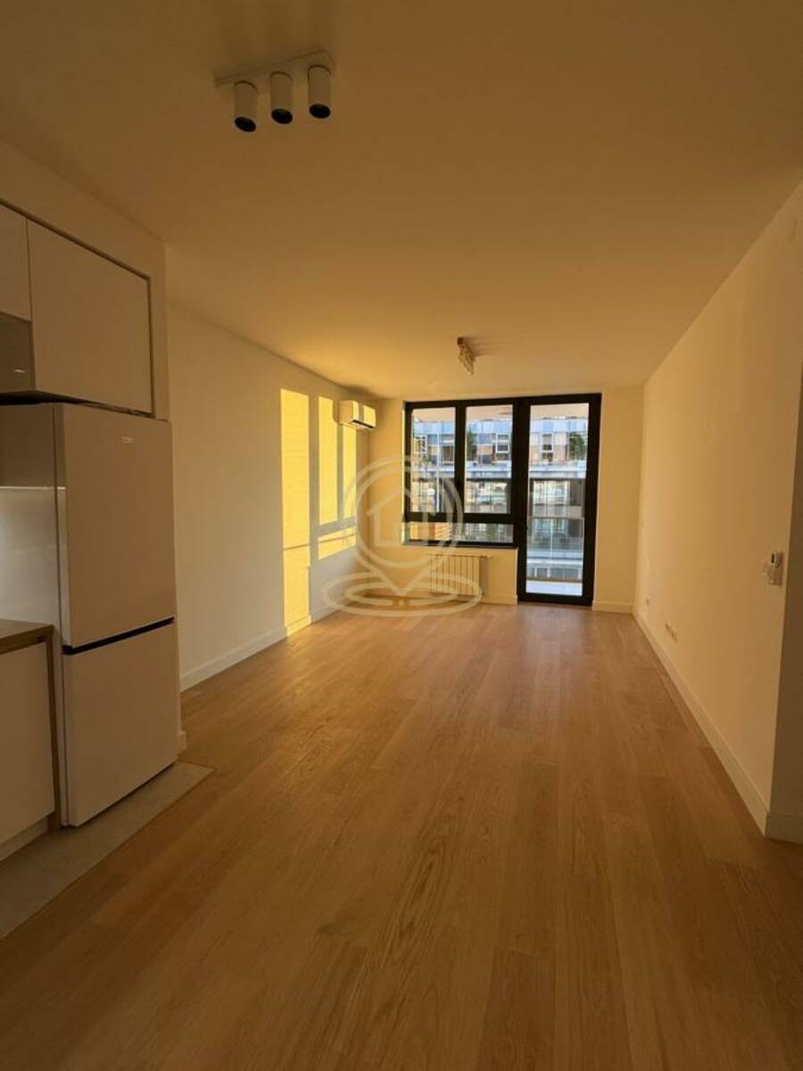 Poslovni prostor / Lokal, Beograd - Beograd na vodi | Izdavanje · 80m² · 1.400€