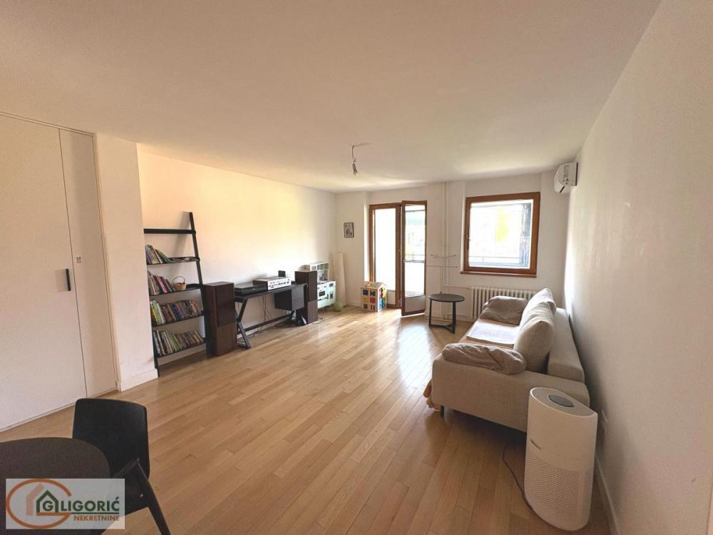 Trosoban stan na prodaju, 86m2, 380.000€
