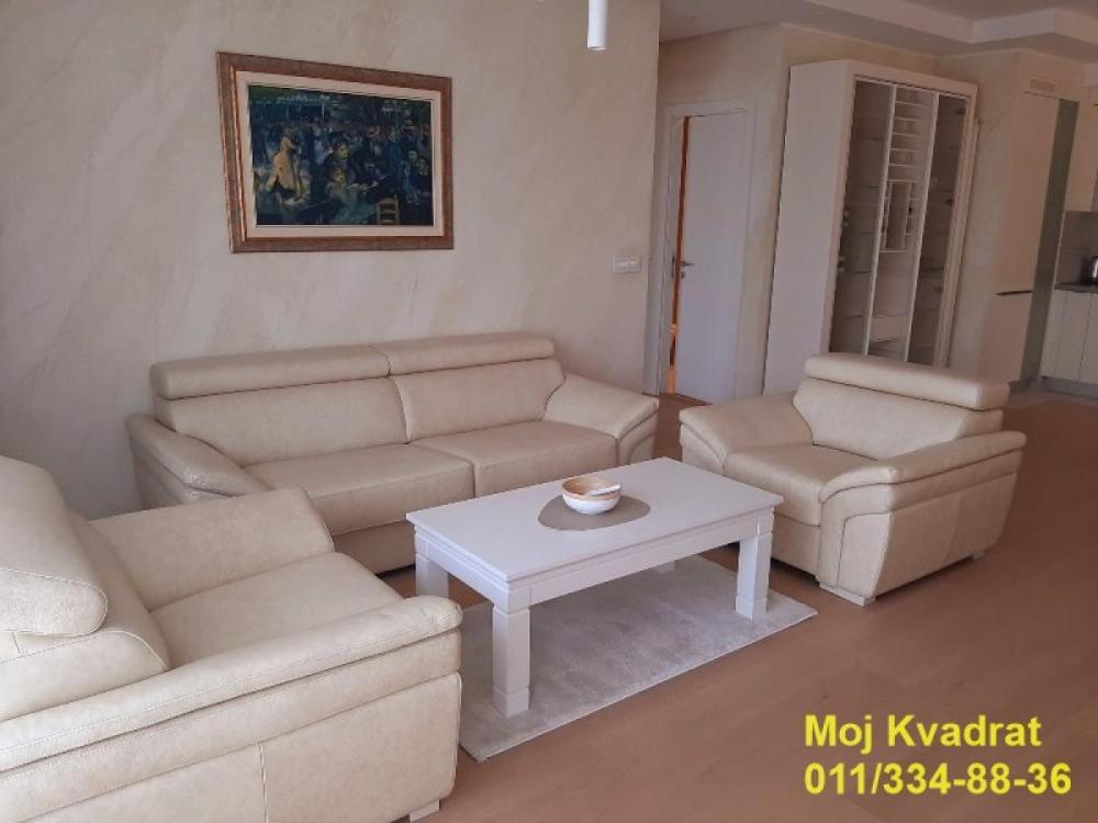 Četvorosoban stan za izdavanje, 121m2, 3.100€