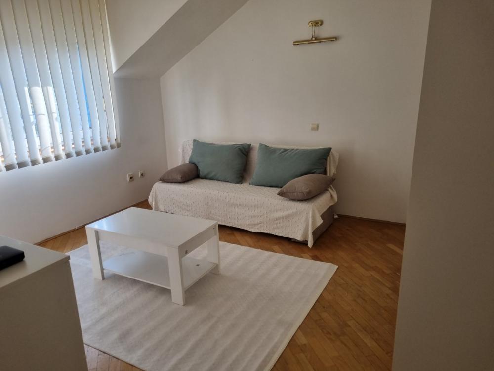 Kozačinskog, Petosoban stan za izdavanje, 130m2, 1.000€