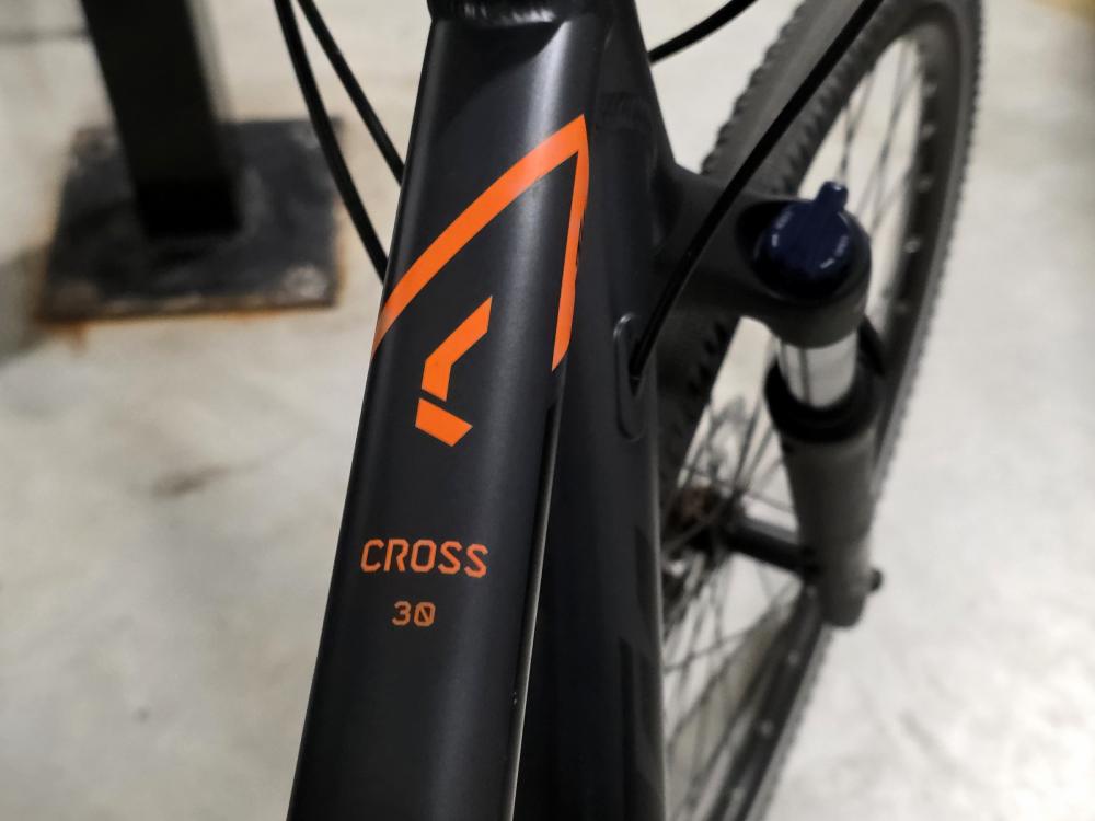 KTM X Cross, Ram M veličine