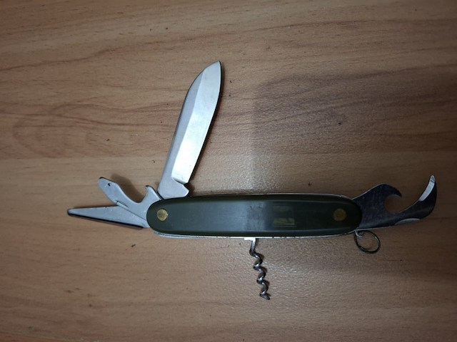 Multifunkcionalni perorez (Swiss Army Knife stil) – 4+