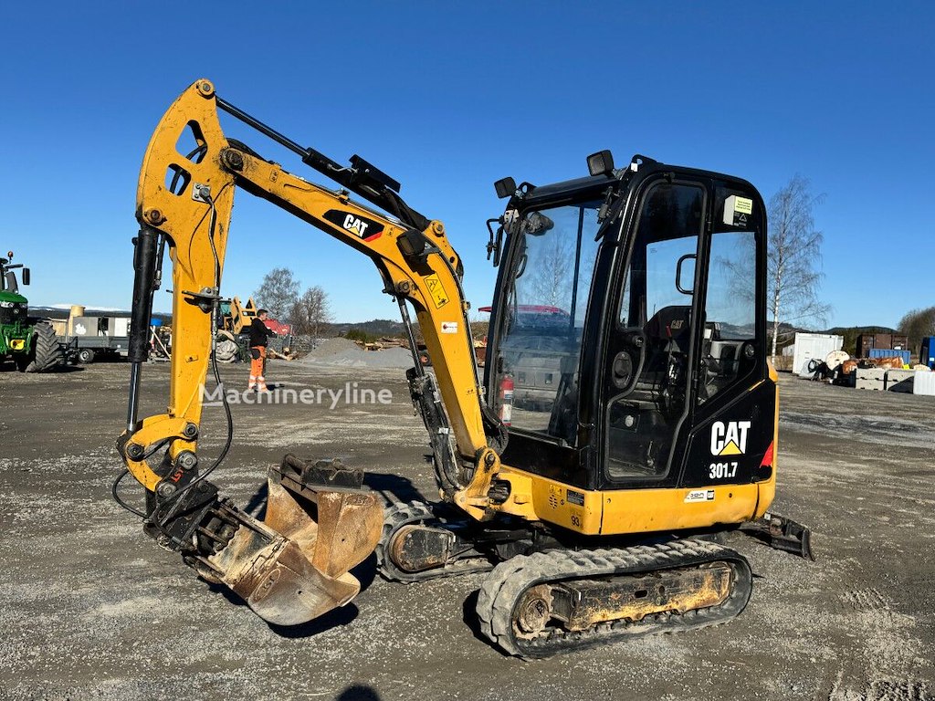 Prodaje se Caterpillar 301.7D minigraver med 2 skuffer mini bager na aukciji