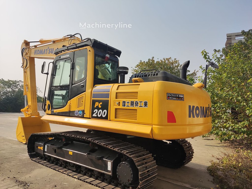 Komatsu PC200-8 bager guseničar