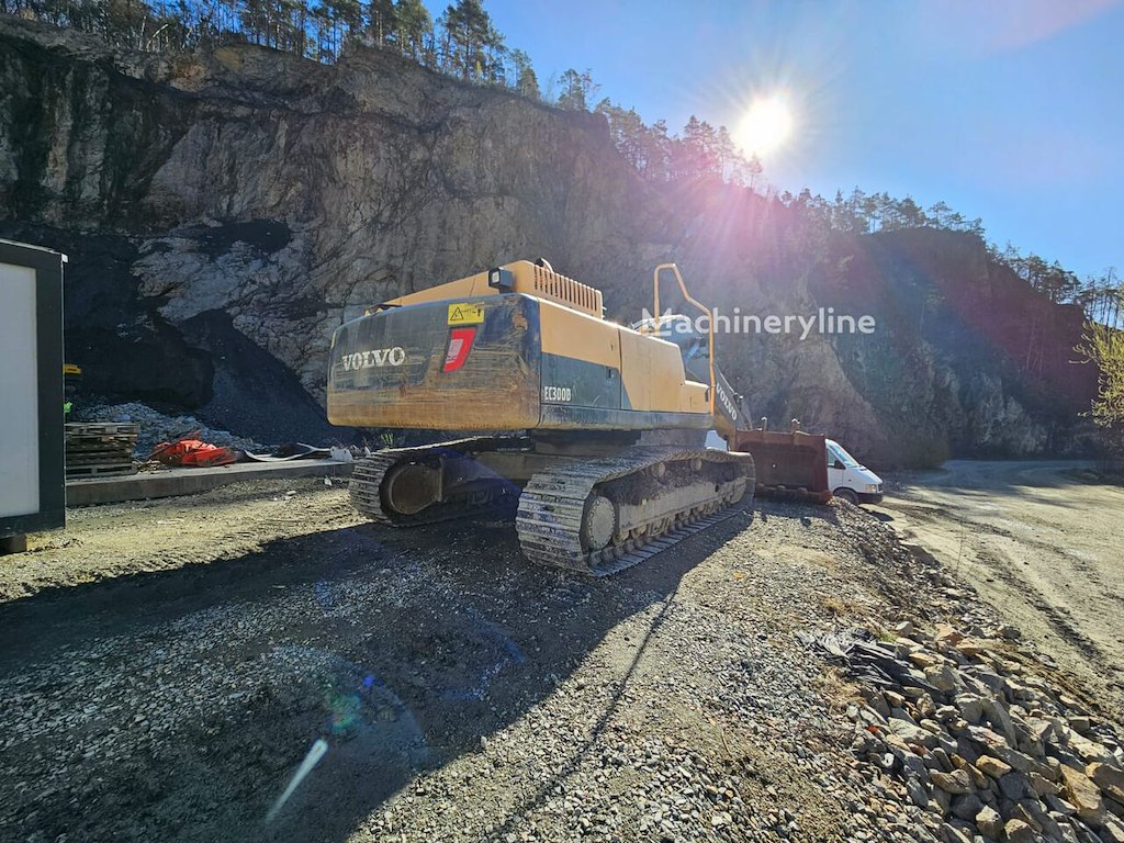 Volvo EC300DL bager guseničar