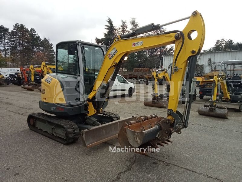 Wacker Neuson EZ36 with 3 excavator buckets mini bager