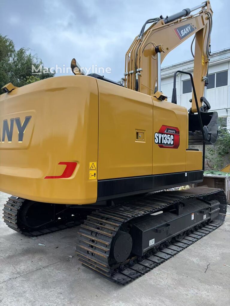 Novi Sany SY 135C bager guseničar