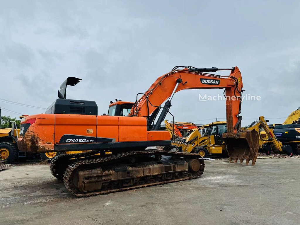 Doosan DX420 bager guseničar