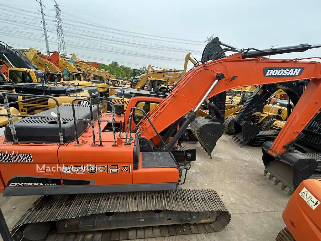 Doosan DX300LC-9C bager guseničar
