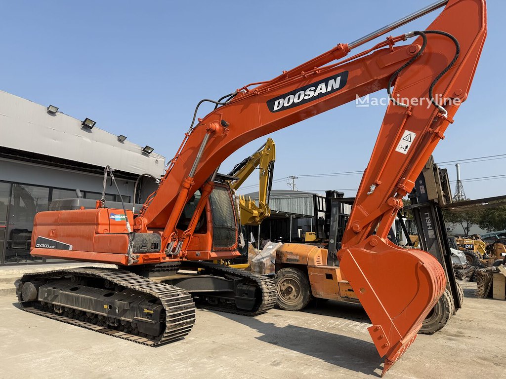Doosan Dx300LC bager guseničar
