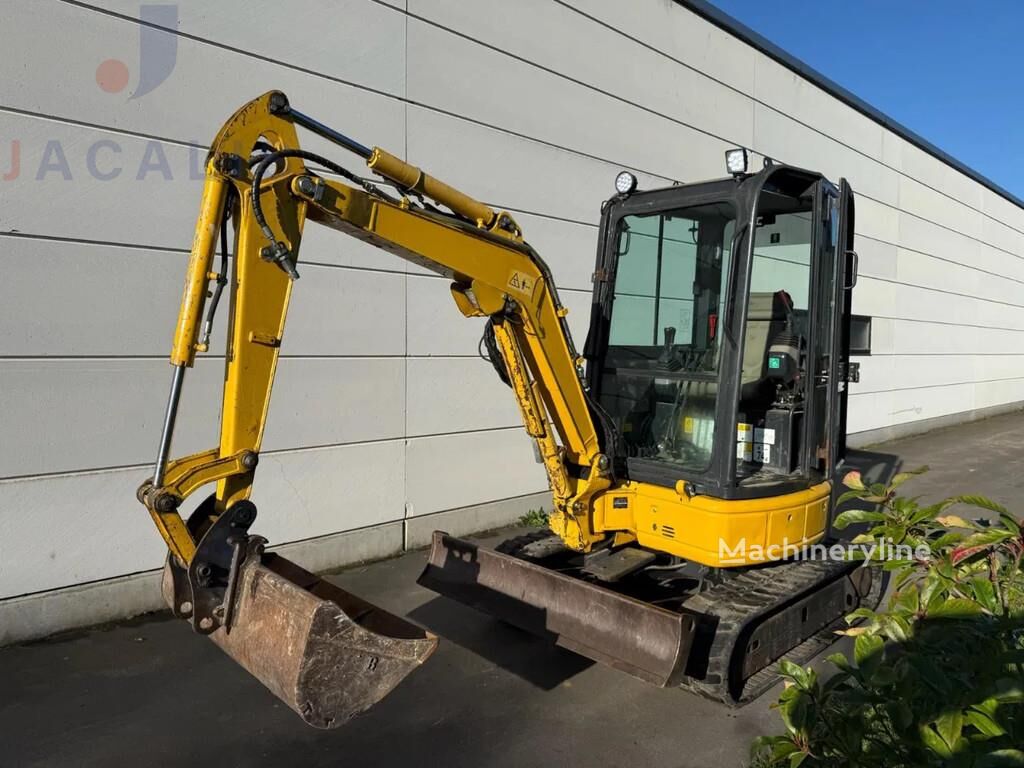 Komatsu PC26MR-3 mini bager