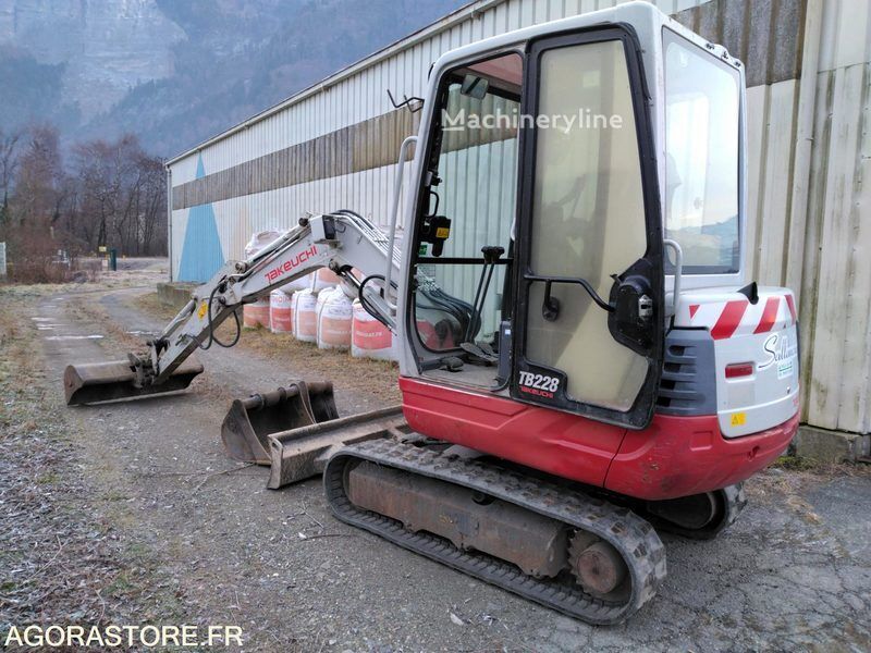 Prodaje se Takeuchi TB 228 mini bager na aukciji