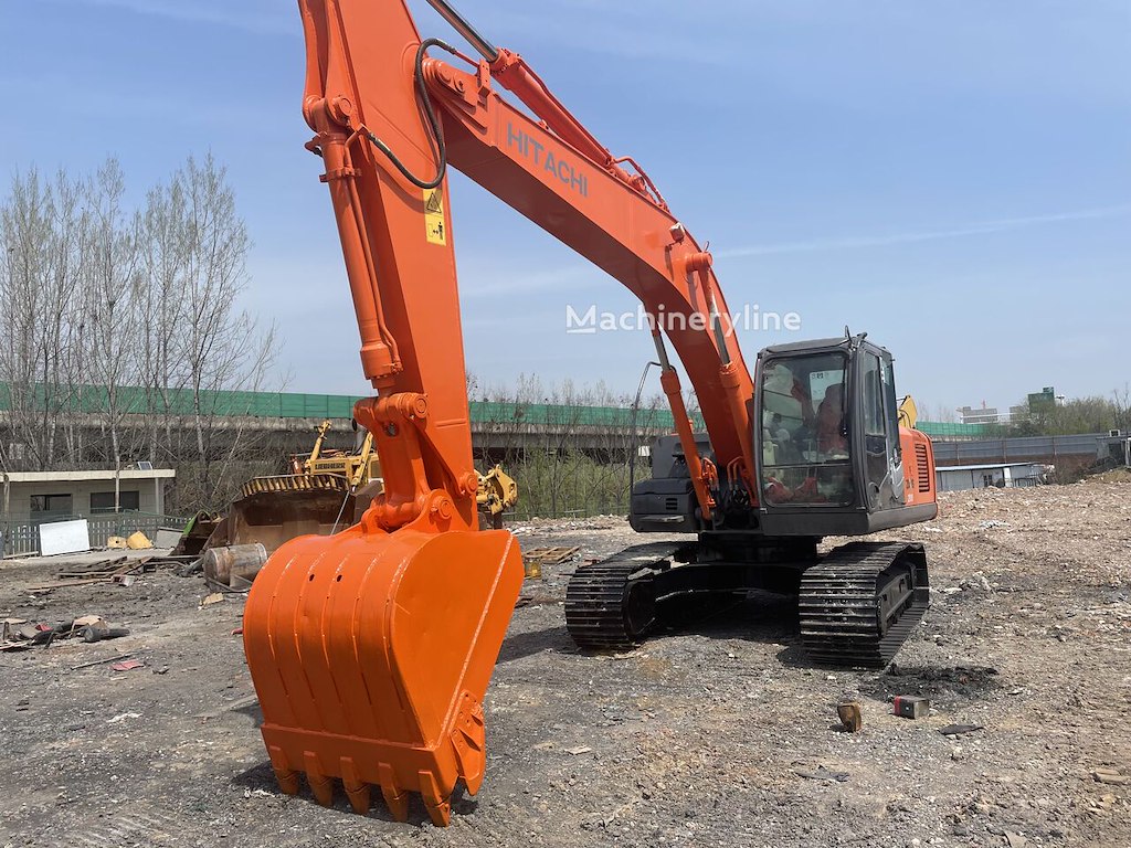 Hitachi EX200 bager guseničar