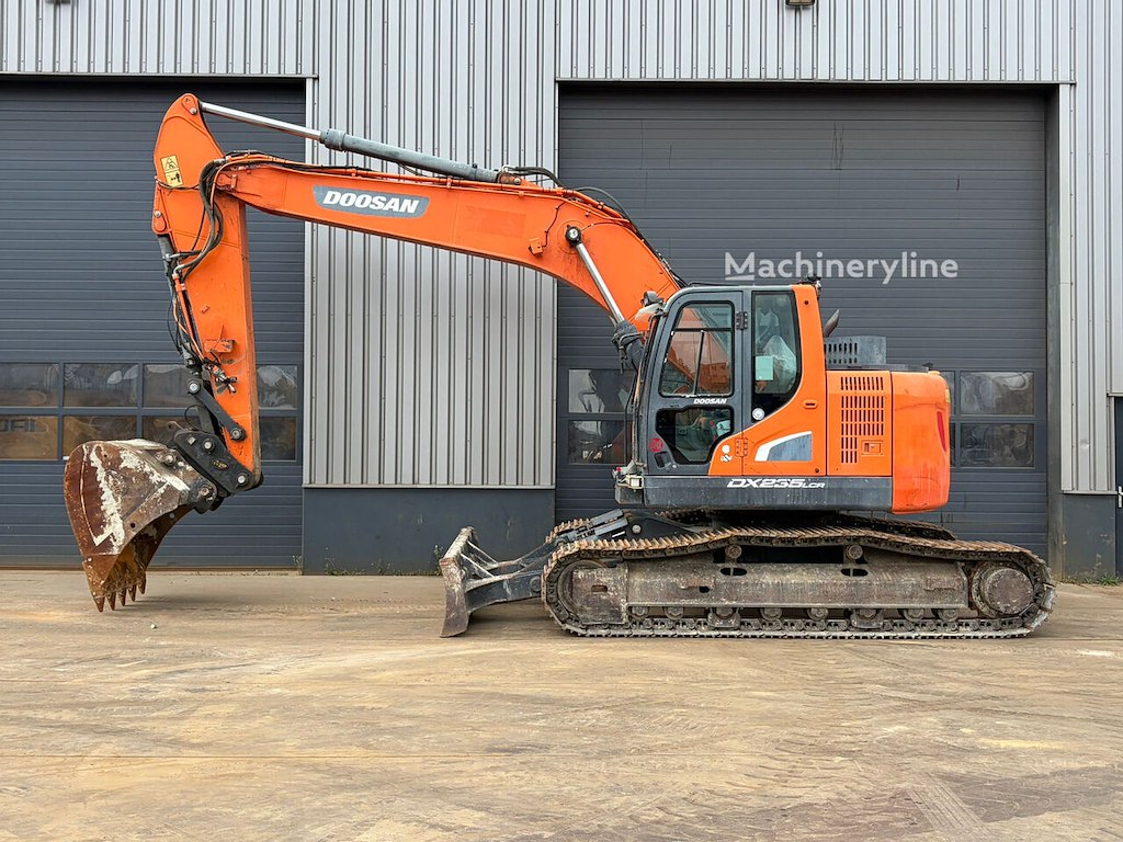 Doosan DX235LCR bager guseničar