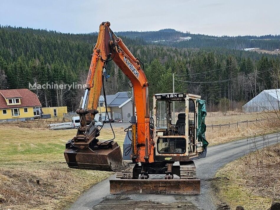 Prodaje se Takeuchi TB68 midi bager na aukciji