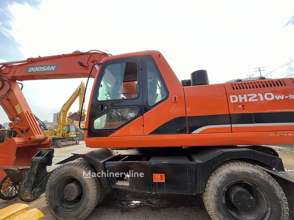 Doosan DX210W bager točkaš