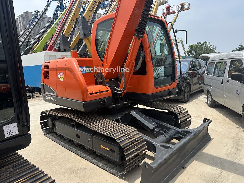 Doosan DX75-9C bager guseničar