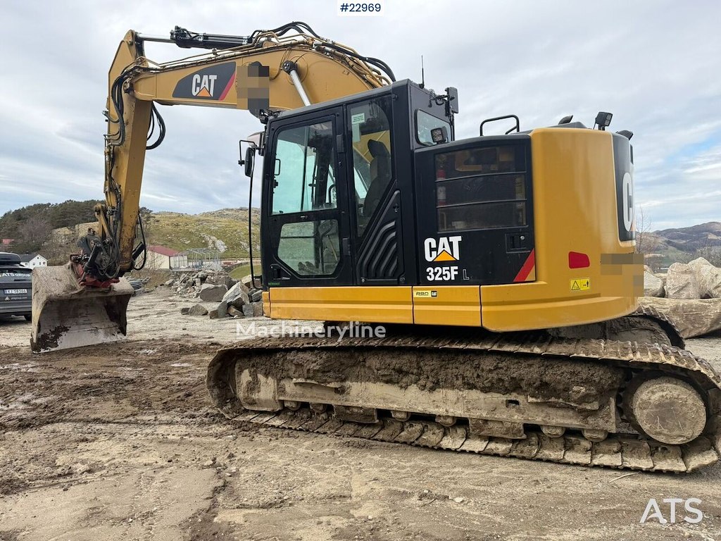 Caterpillar 325FLCR m/ Engcon rototilt og pusseskuffe bager guseničar