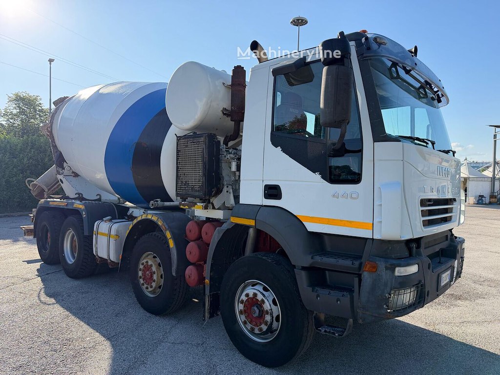 Cifa SRY1300 na šasiji IVECO TRAKKER 440 kamion s mešalicom za beton
