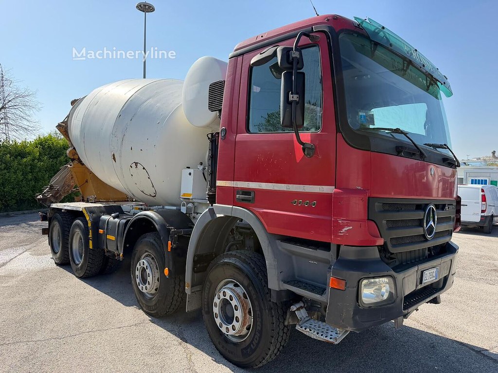 IMER-L&T 130 IH na šasiji Mercedes-Benz MB 4144 B kamion s mešalicom za beton