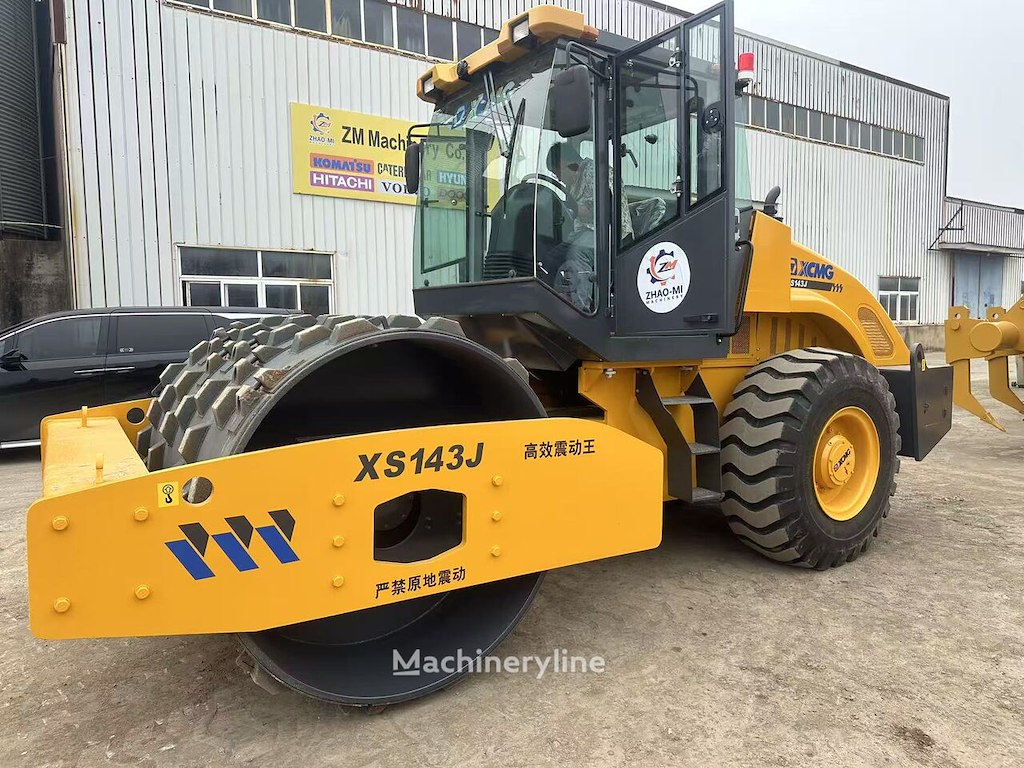 XCMG XS143J kompaktor s jednim valjkom