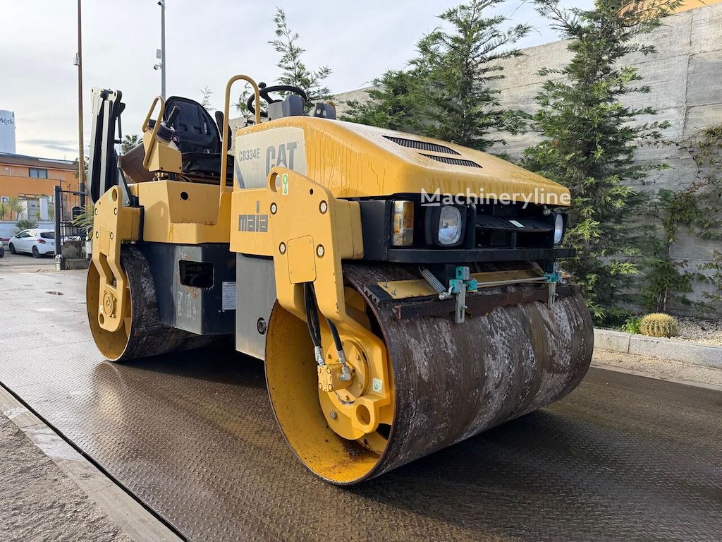 Caterpillar CB334E valjak za asfalt