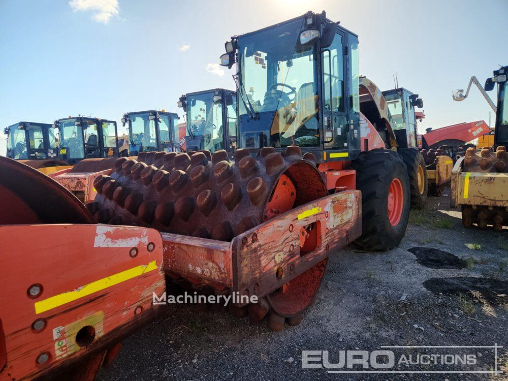 Prodaje se Caterpillar CP533E kompaktor s jednim valjkom na aukciji