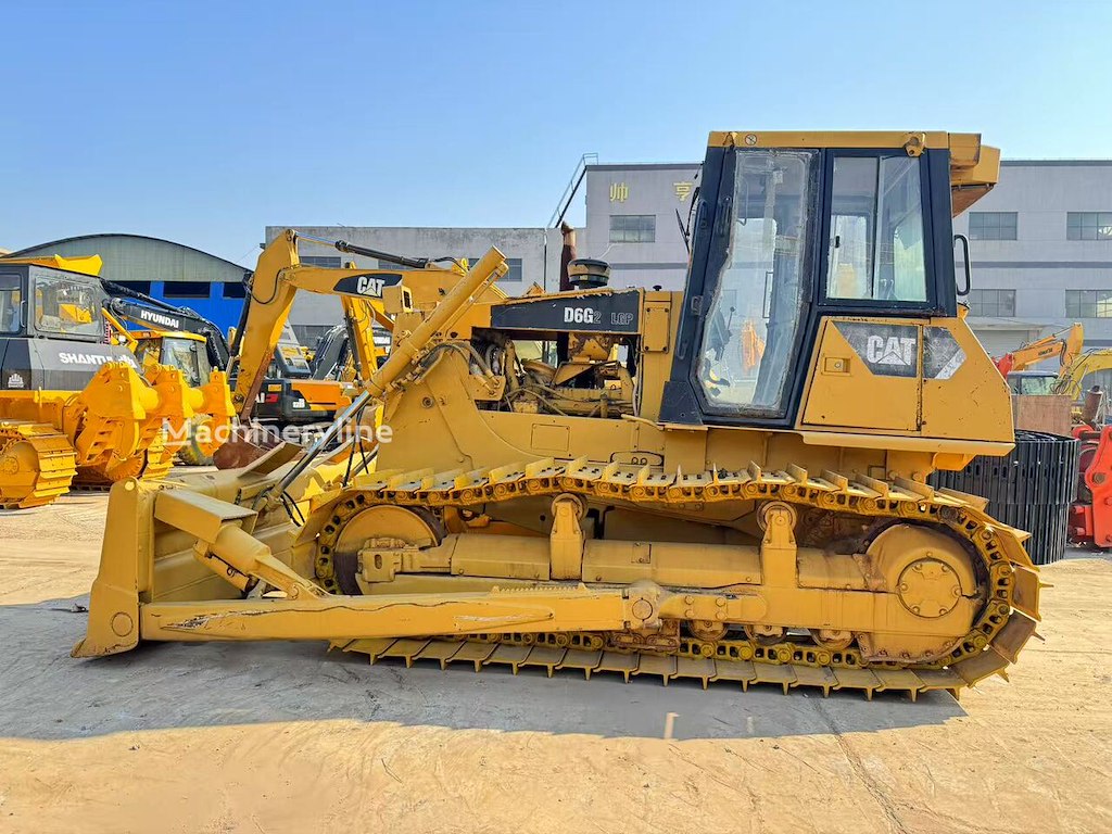 Caterpillar D6G2 buldožer