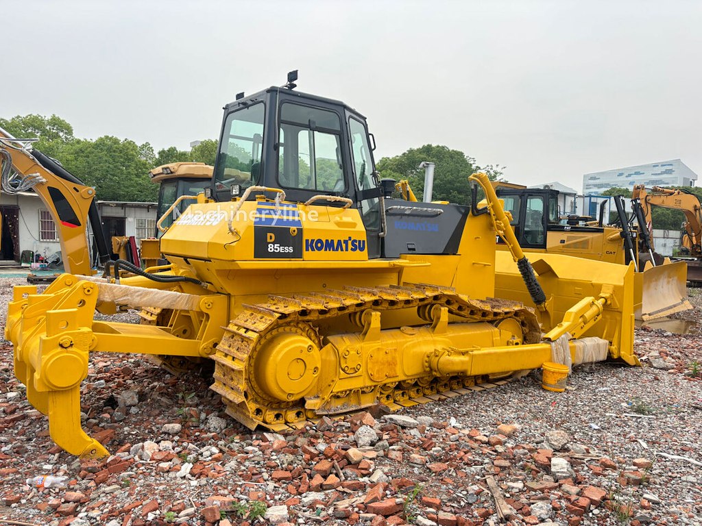 Komatsu D85ESS buldožer