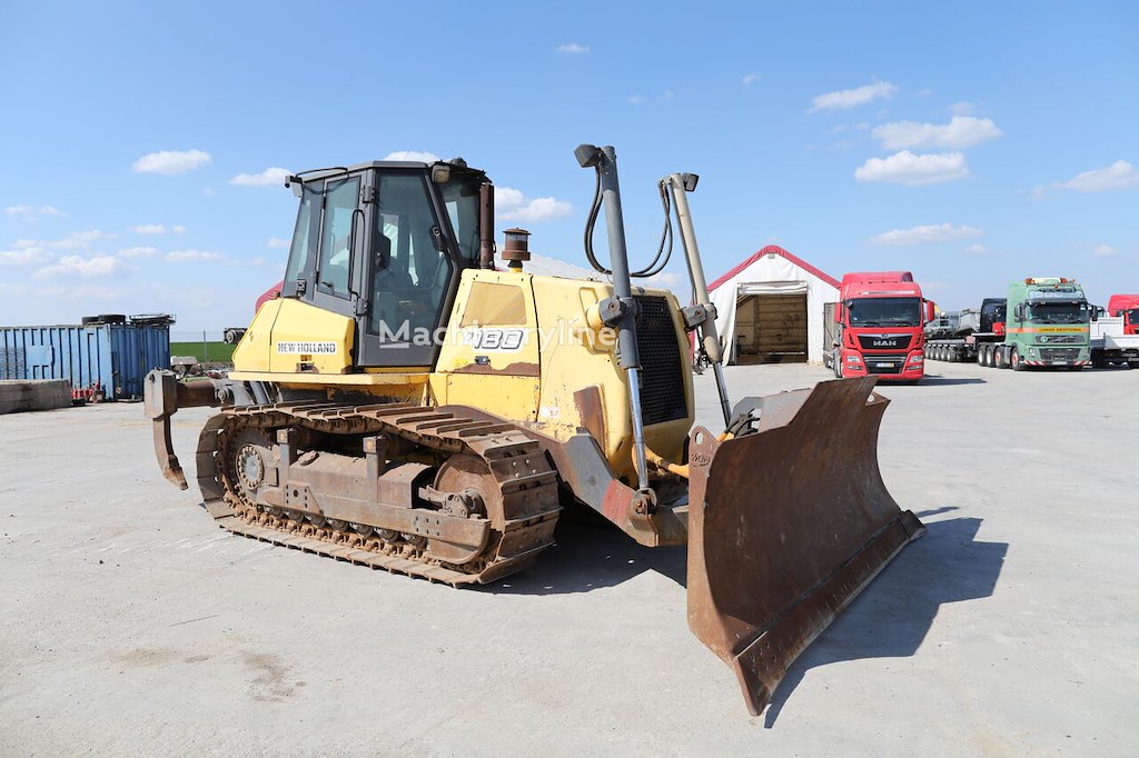 New Holland D180 buldožer