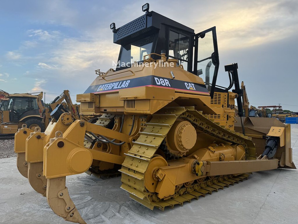 Caterpillar D8R buldožer
