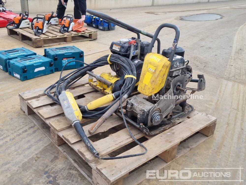 Prodaje se Wacker Neuson Petrol Compaction Plate (Spares) (2 of) & 110 Volt Concrete Poke vibro ploču na aukciji