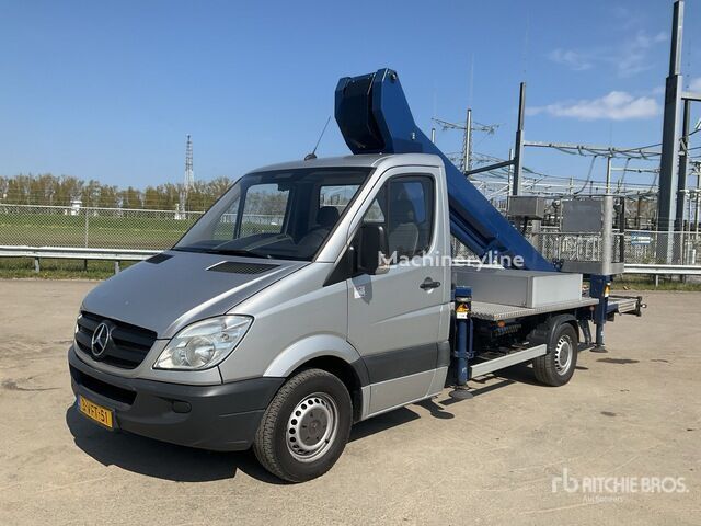 Prodaje se Mercedes-Benz Sprinter auto dizalicu s korpom na aukciji