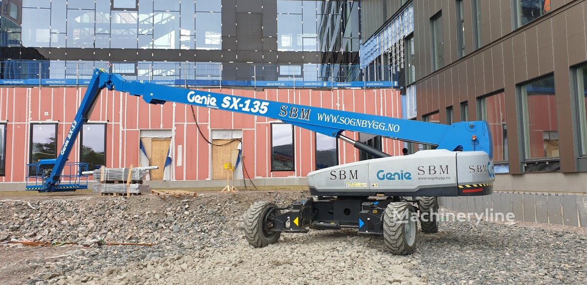 Prodaje se Genie SX-135 XC bomlift teleskopsku dizalicu na aukciji