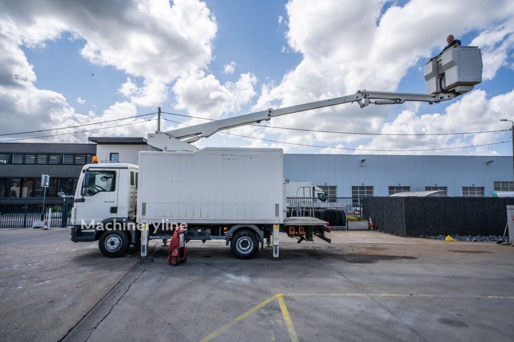 MAN TGL 12.180 BB - COMET 151 TAL auto dizalica s korpom