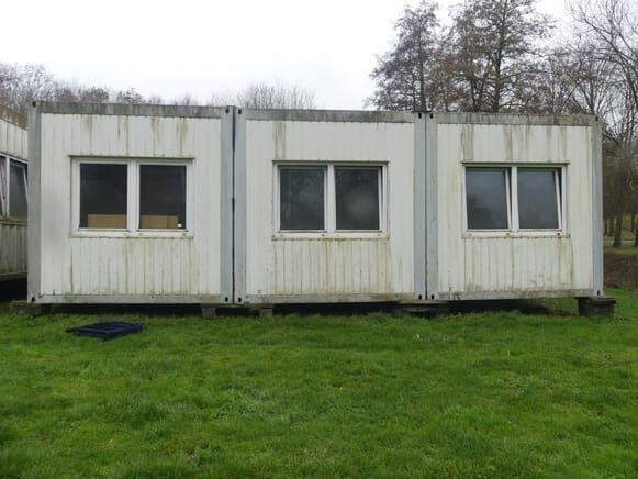 Prodaje se 6 Containers bungalow assemblés (à reconditionner) stambeno-poslovni kontejner na aukciji