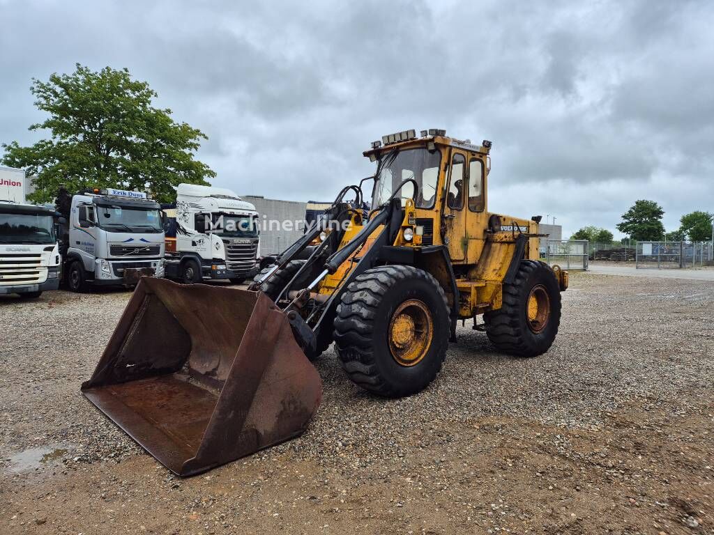 Volvo BM 4300 prednji utovarivač