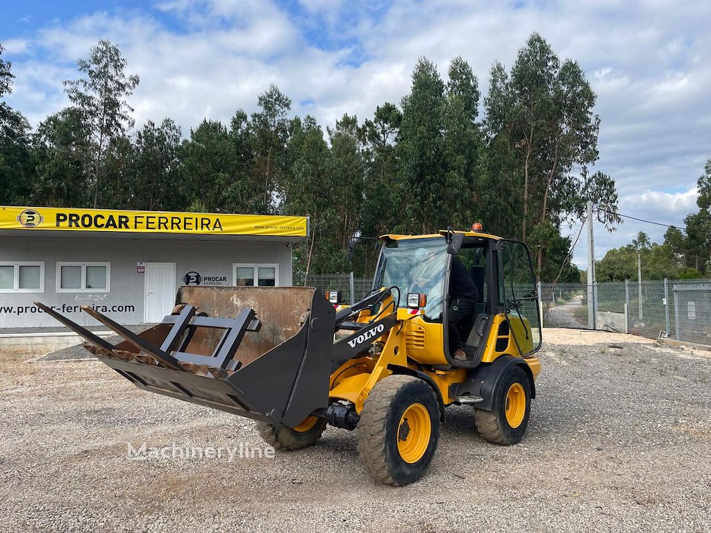 Volvo L25 multifunkcionalni utovarivač