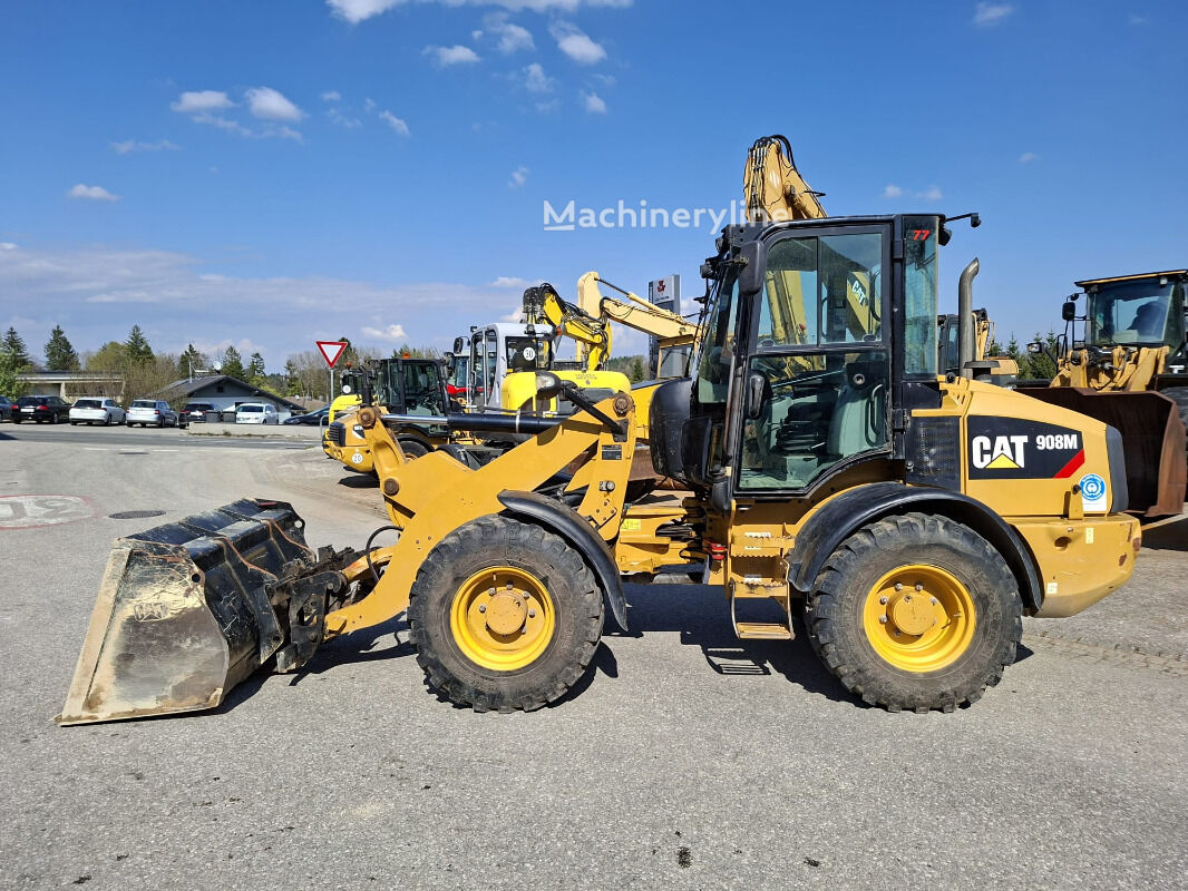 Caterpillar 908M prednji utovarivač