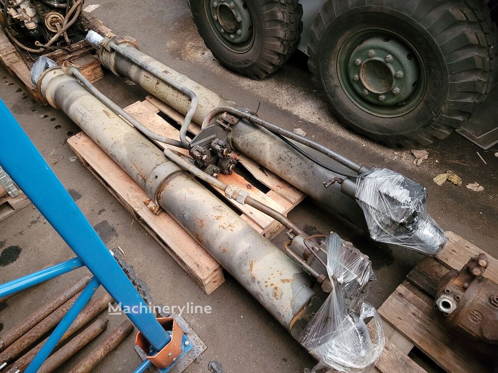 Prodaje se hidraulični cilindar za Volvo EC420 bagera na aukciji