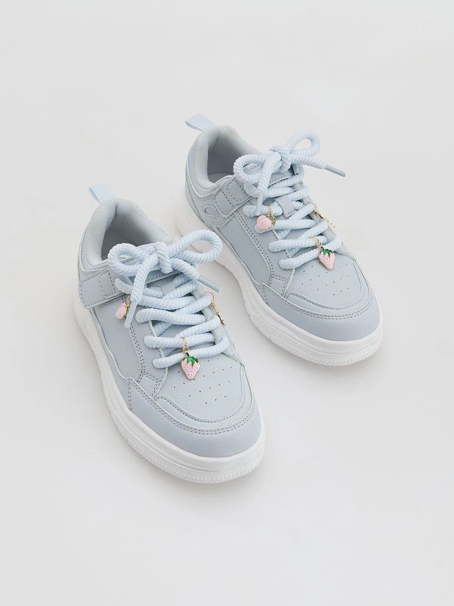 Patike od veštačke kože